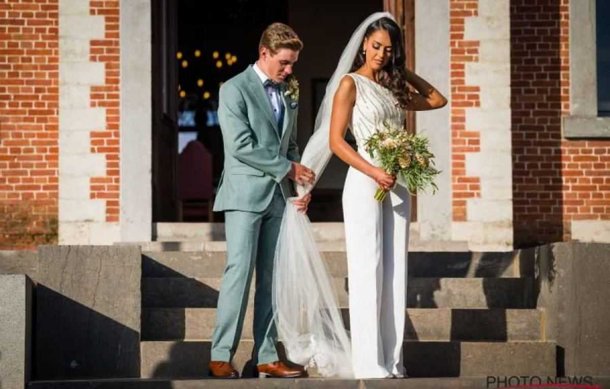 Trouwkleren van Oumi Rayane gaan over de lippen: “Duidelijk signaal naar Remco Evenepoel ...